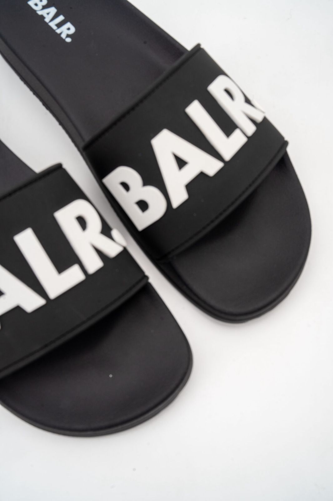 BALR MEN’S BEACH SLIDE BLACK/WHITE – Urban Clo.